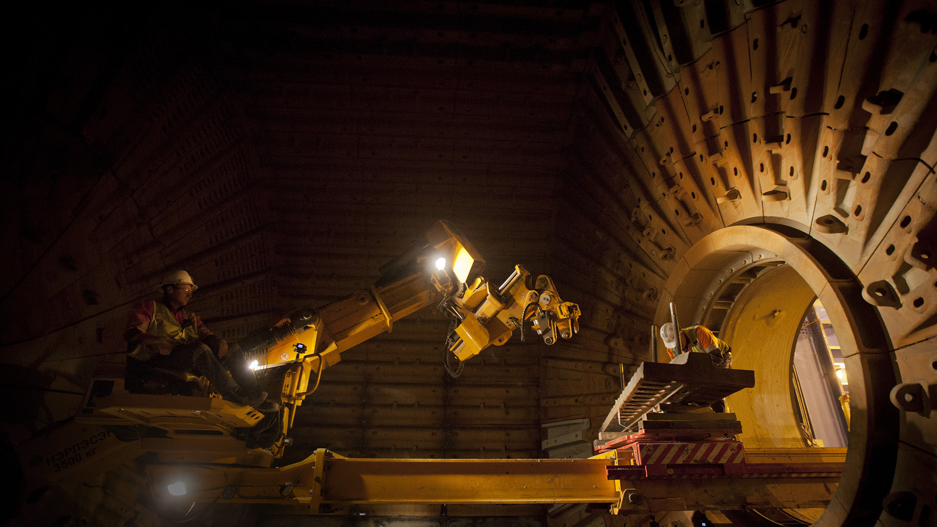 RUSSELL 7 Model E 1500 Mill Relining Machine